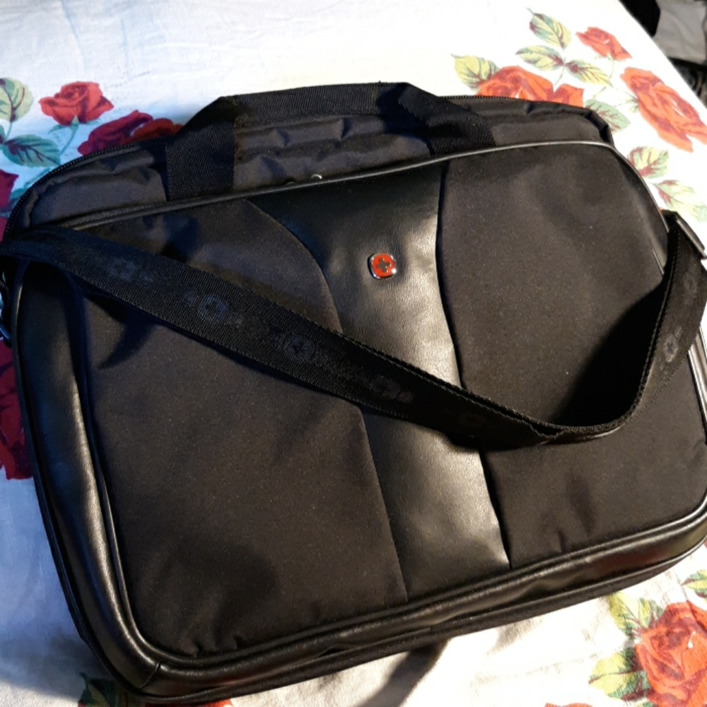 Wenger Swiss Gear 15 Inch Laptop Crossbody Bag - Gem